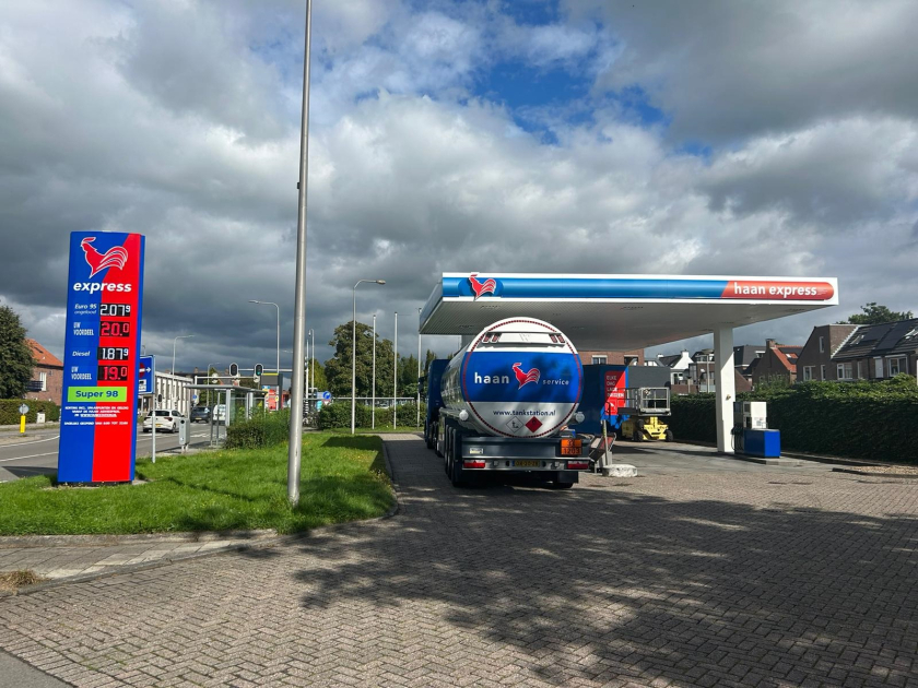 De Haan verwelkomt twee tankstations